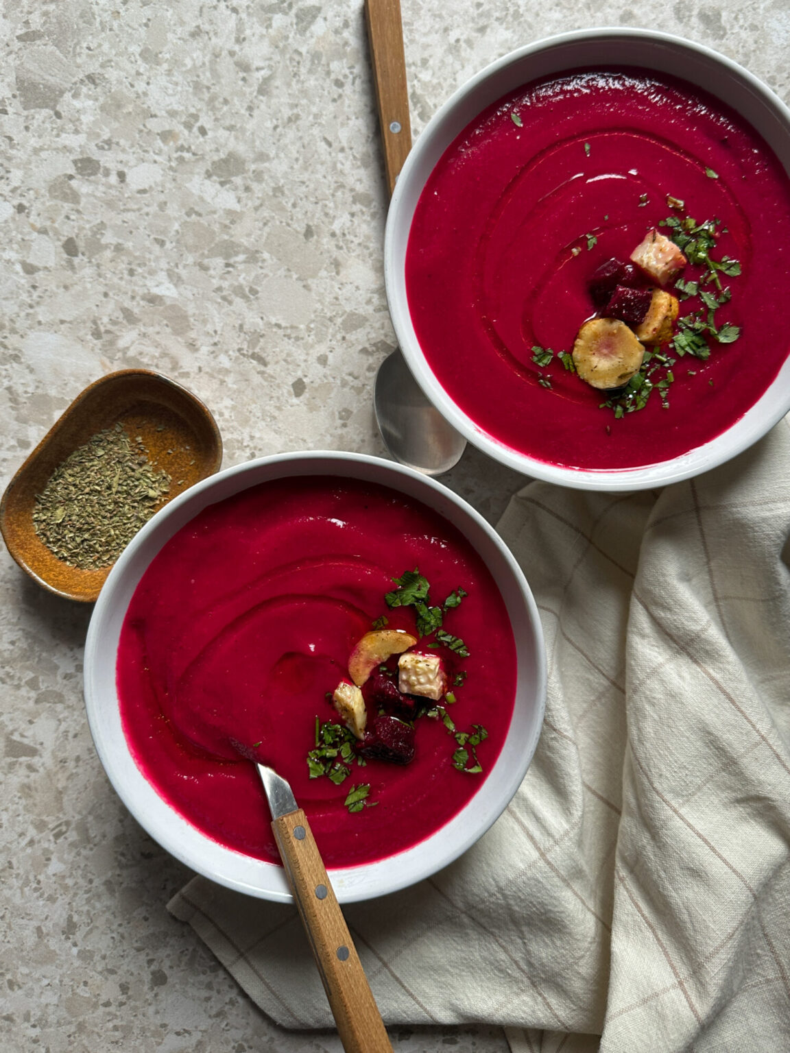 Potage de panais, céleri-rave et betteraves - Mangez Québec