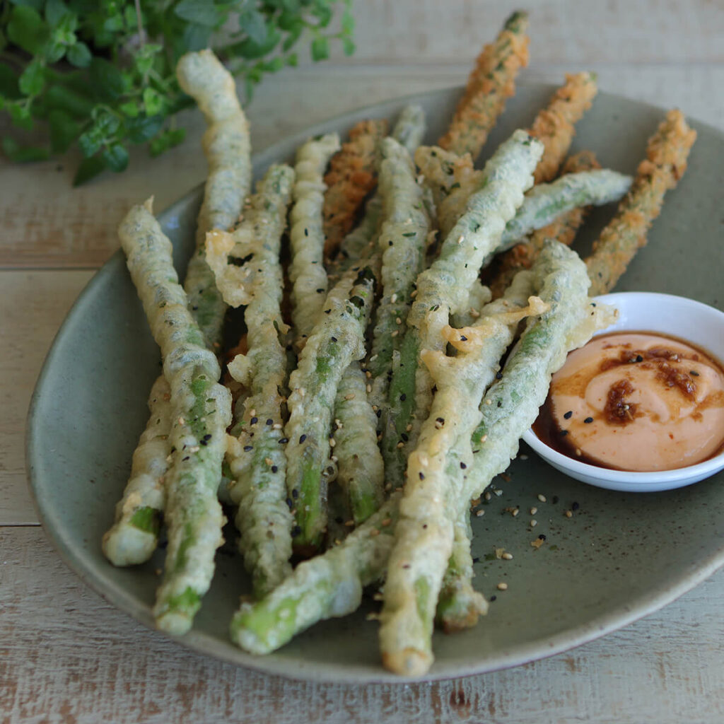 Asperges tempura aux… | Mangez Québec - De chez nous à chez vous.